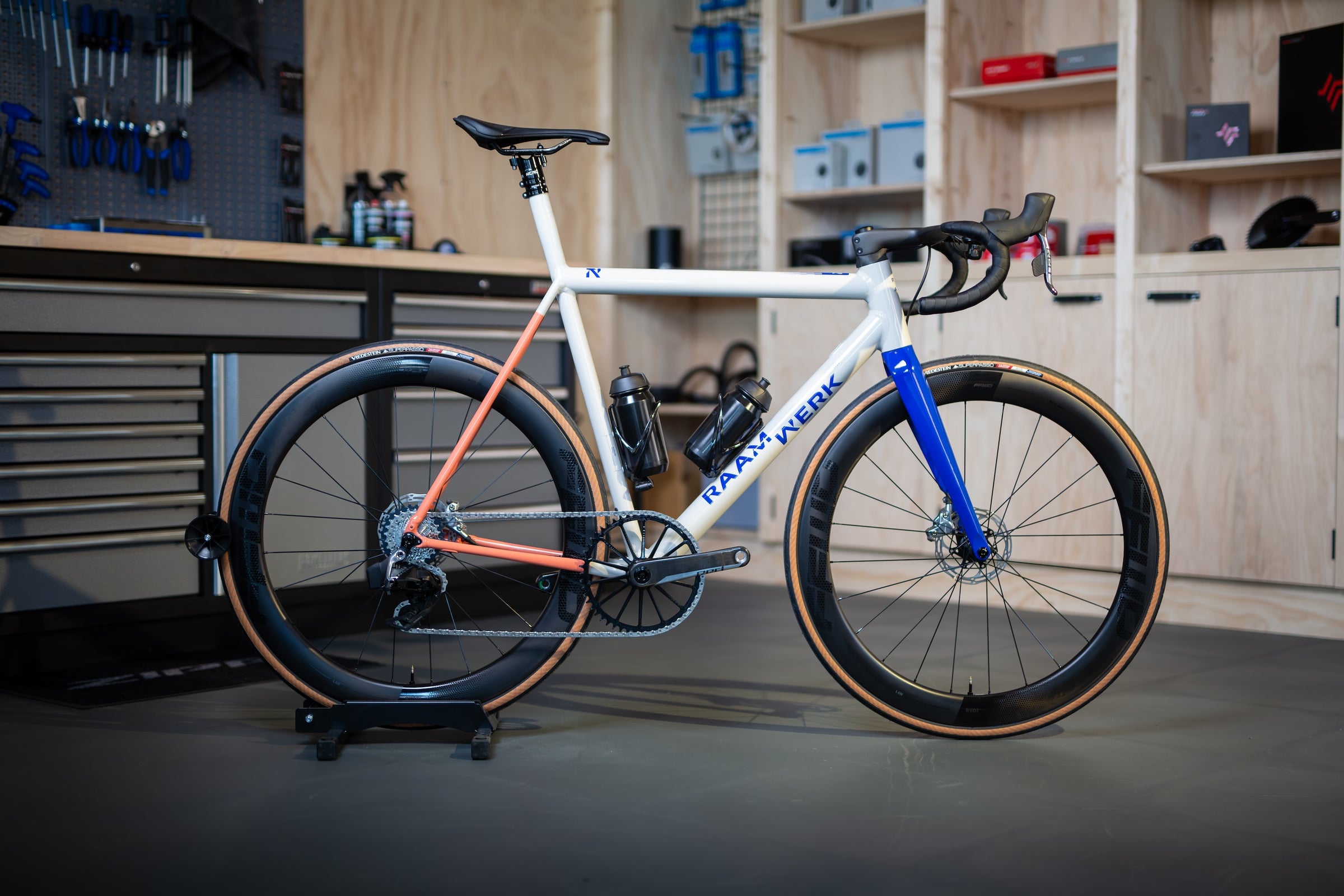 Order a custom build – Raamwerk
